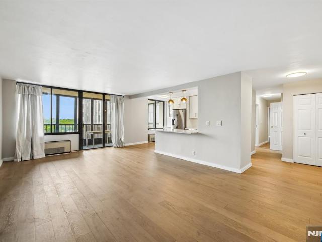 300 Winston Drive # 923