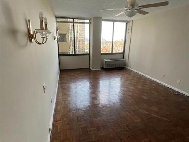 300 Winston Drive # 1020