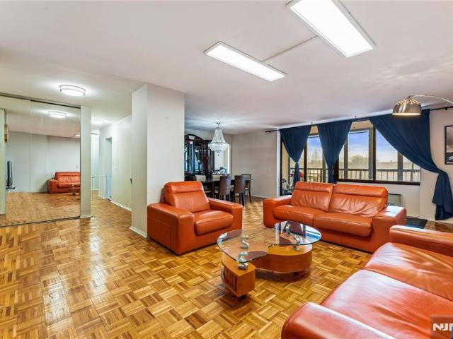 300 Winston Drive # 318