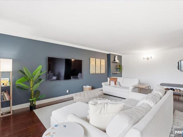 300 Winston Drive # L5