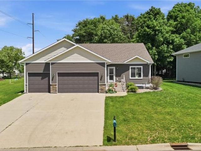 300 Tanager Rd, Mankato, MN 56001