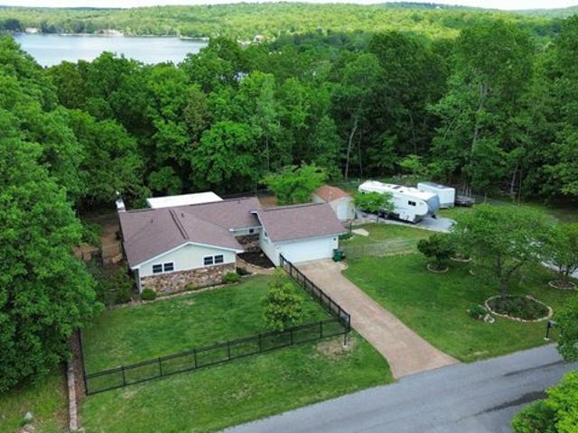 300 Victoria Dr, Horseshoe Bend, AR 72512
