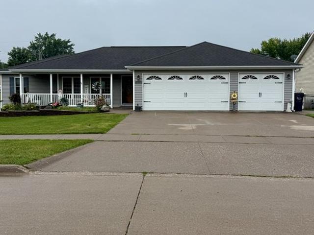 300 York St, Wilton, IA 52778
