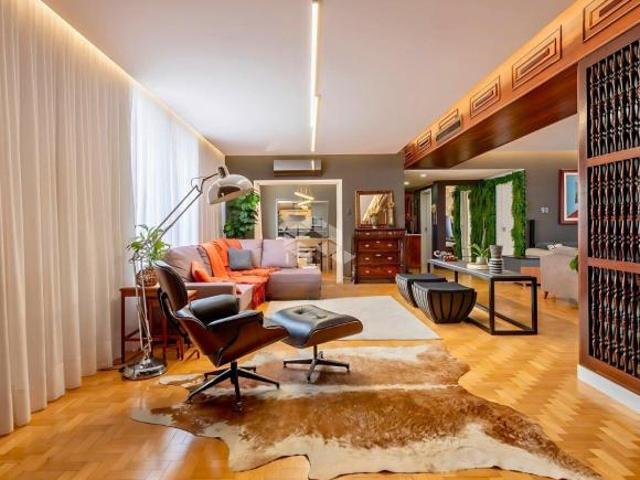 300m² PRIVATIVOS, 3 QUARTOS 1 SUITE C/HIDRO E CLOSET, GABINETE, DEPÓSITO E 2 VAGAS. BAIRRO INDPEND