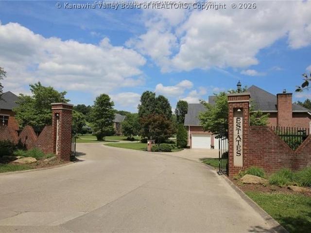 3014 Cliffside Rd, Hurricane, WV 25526
