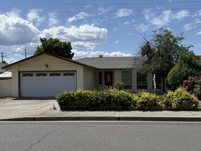 3015 Milhoan Dr, Medford, OR 97504