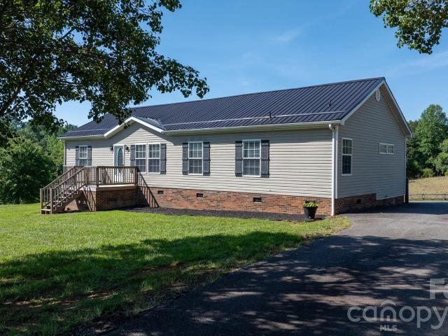 3015 Farm Pond Lane