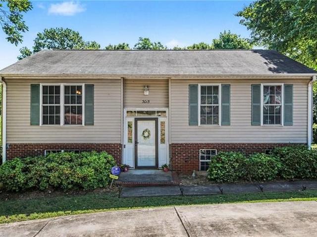 3015 Konnoak Dr, Winston Salem, NC 27127