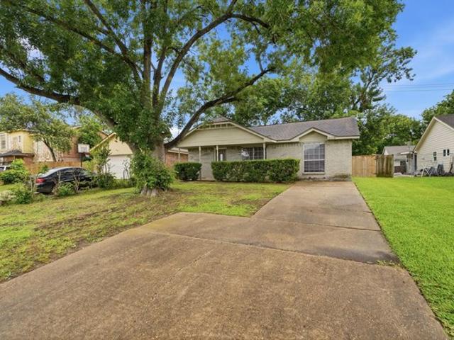 3015 Lightstar Dr, Houston, TX 77045