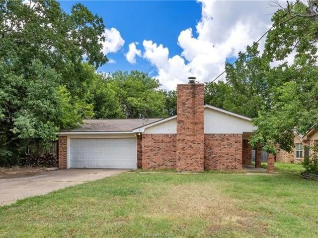 3015 Red Robin Loop, Bryan, TX 77802