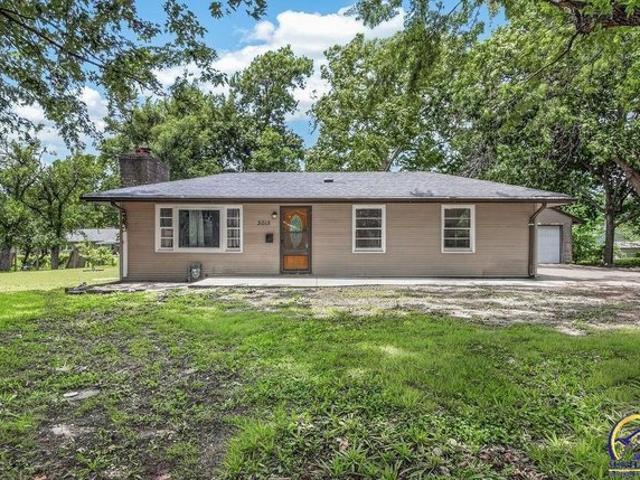 3015 SE Illinois Ave, Topeka, KS 66605