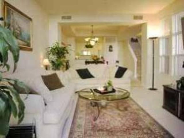 $3015 / 2br 2br Luxurious Executive Home Available Now. !