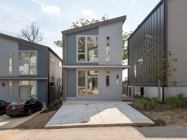 3016 Edwin Cir