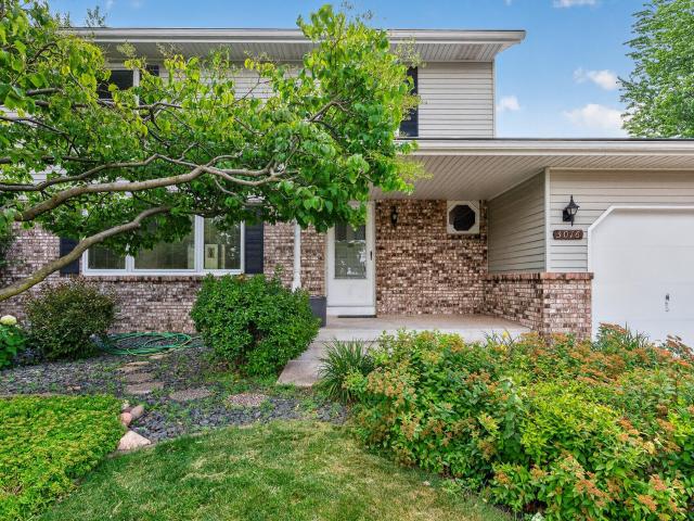 3016 Lakewood Drive N