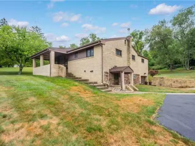 3016 SEBOLT RD, SOUTH PARK, PA 15129 Single Family Residence F.