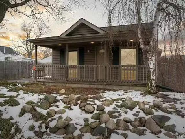 3016 SHAW ST, BURTON, MI 48529 Single Family Residence For Sal.