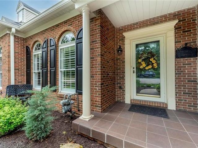 3016 Shoreline Ln, McDonald, PA 15057