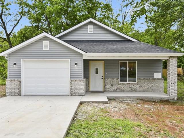 3016 W Chestnut St, Springfield, MO 65803