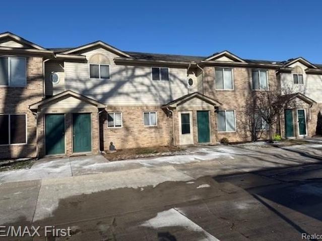 30178 Wedgewood Cir, Roseville, MI 48066