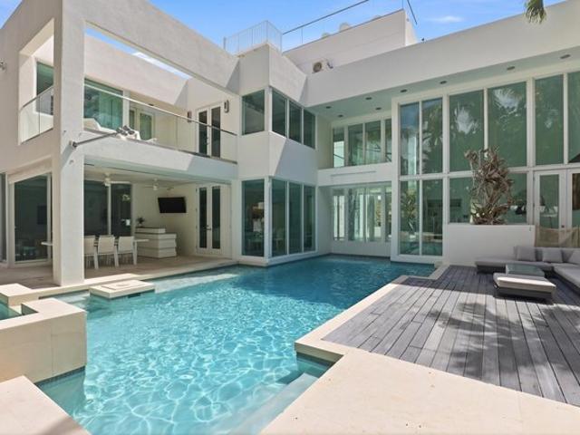 3017 N Atlantic Blvd, Fort Lauderdale, FL 33308
