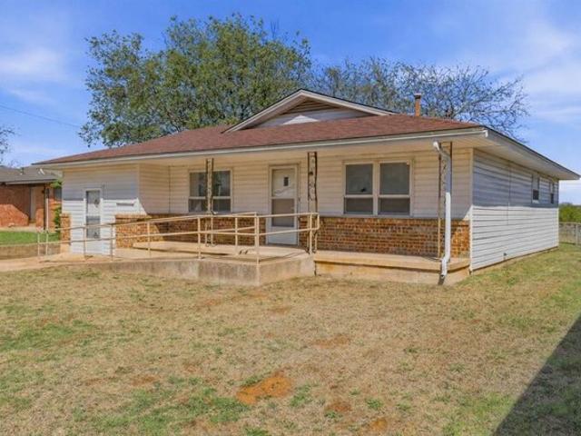 3017 NE Cimarron Trl, Lawton, OK 73507