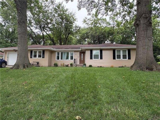 3017 Parkway A St, Saint Joseph, MO 64507