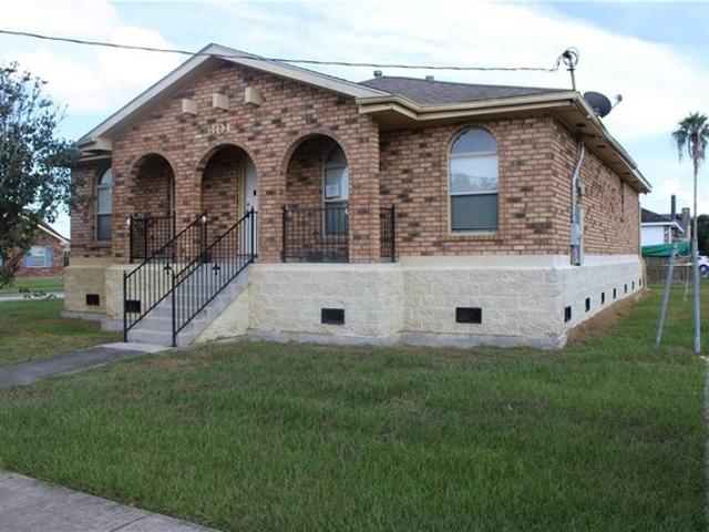 3017 Shannon Dr, Violet, LA 70092