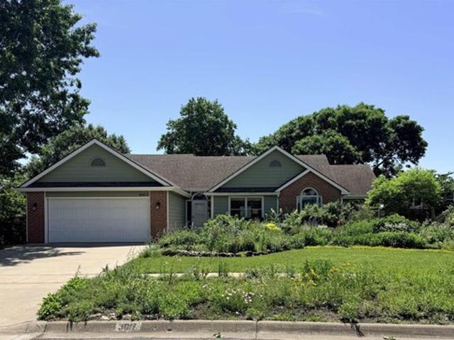 3017 W 30th St, Lawrence, KS 66047