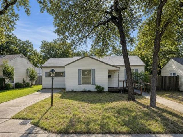 3018 Oakwood St, Haltom City, TX 76117