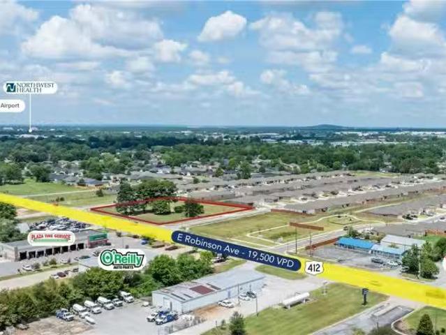 3018 E ROBINSON AVE, SPRINGDALE, AR 72764