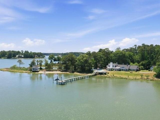 3018 Lynndale Rd, Virginia Beach, VA 23452