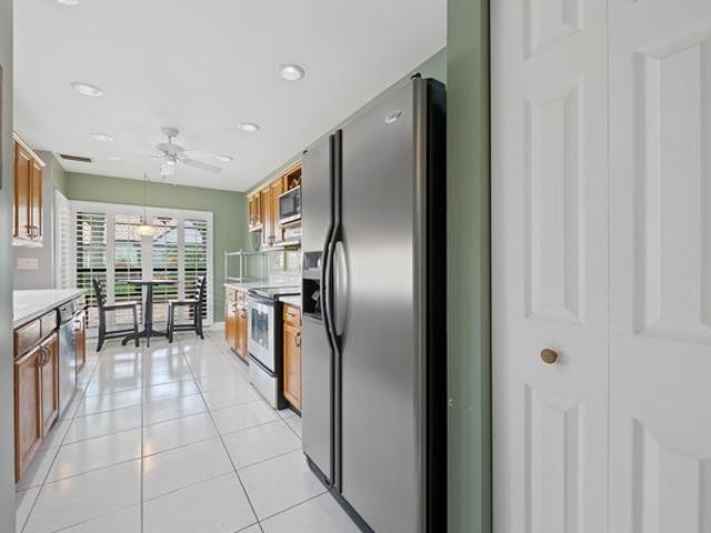 3018 Lakeshore Dr, Deerfield Beach, FL 33442