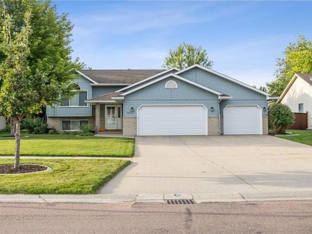 3018 36th Ave S, Fargo, ND 58104