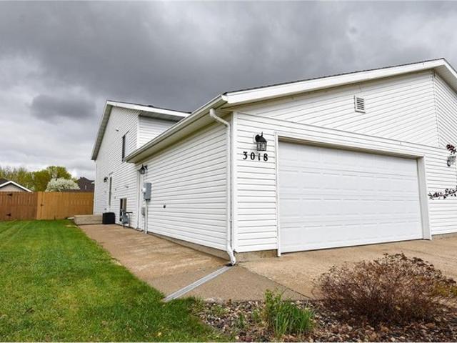 3018 32nd St S, Fargo, ND 58103