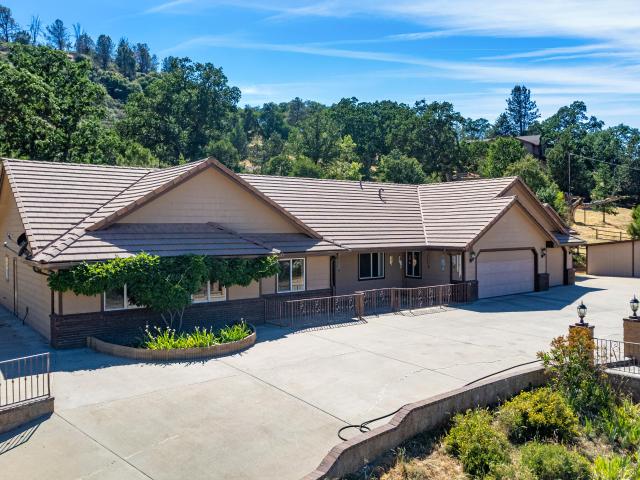 30100 Sunland Way, Tehachapi, CA 93561 | MLS #25004