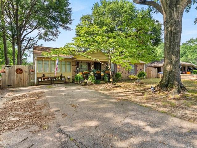 3010 Normandy Dr, Horn Lake, MS 38637