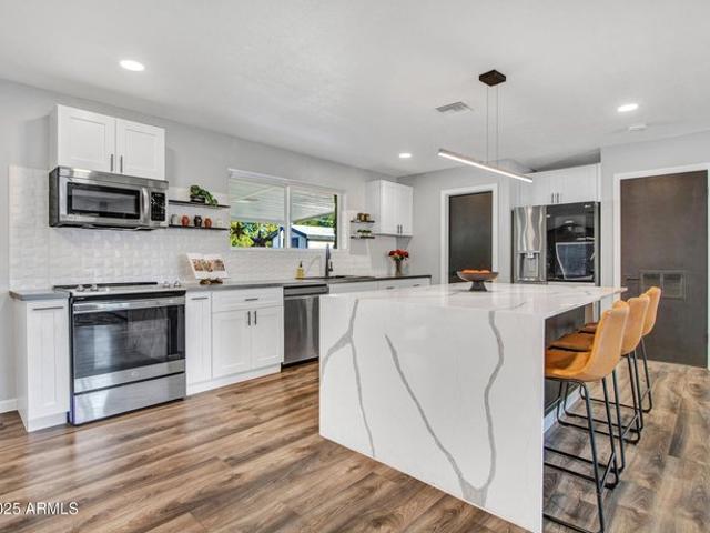 3010 E Yucca St, Phoenix, AZ 85028