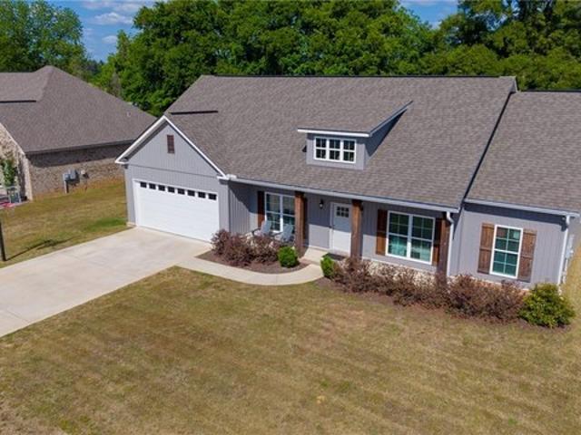 3010 Jamie Ln, Moundville, AL 35474
