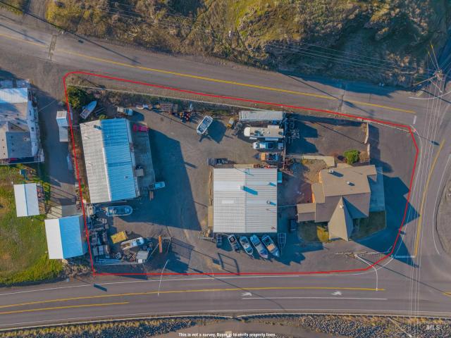 3010 Riverside Dr
