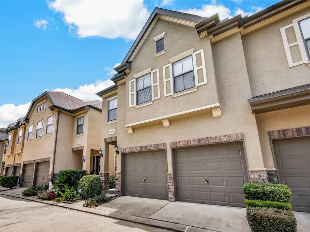 3010 Royal Oaks Crest