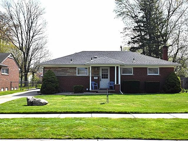 30112 Gloria St, Saint Clair Shores, MI 48082