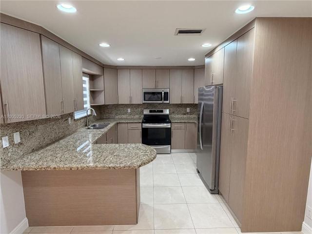 3011 NW 74th Ave, Hollywood, FL 33024 | MLS #A12005