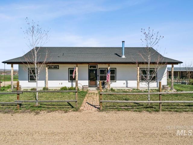 3011 Center Ave