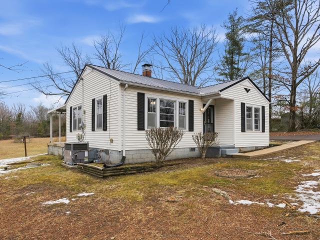 3011 Green Hill Dr