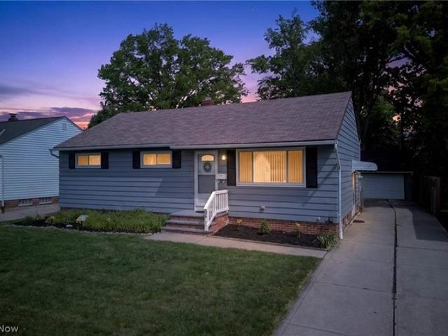 30121 Vineyard Rd, Willowick, OH 44095