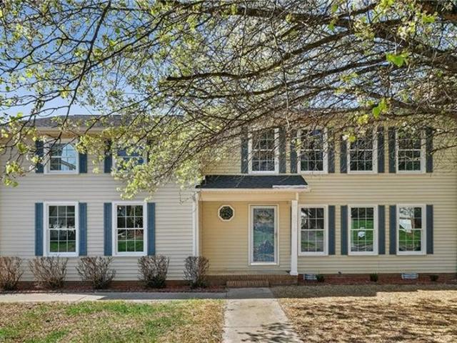 3012 Twin Knolls Dr, Winston Salem, NC 27127