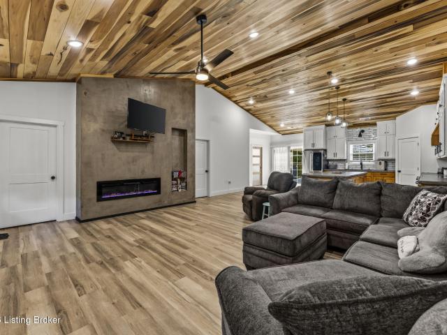 3013 Centerview Rough River Ln