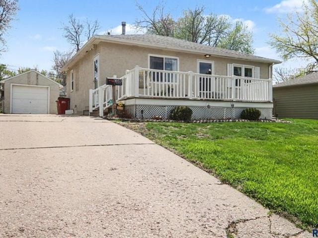 3013 E 17th St, Sioux Falls, SD 57103