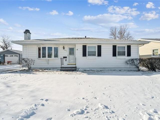 3013 Sue Ln NW, Cedar Rapids, IA 52405