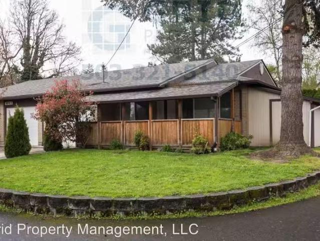 3013 SE Westview Avenue 3013 3015 SE Westview Avenue